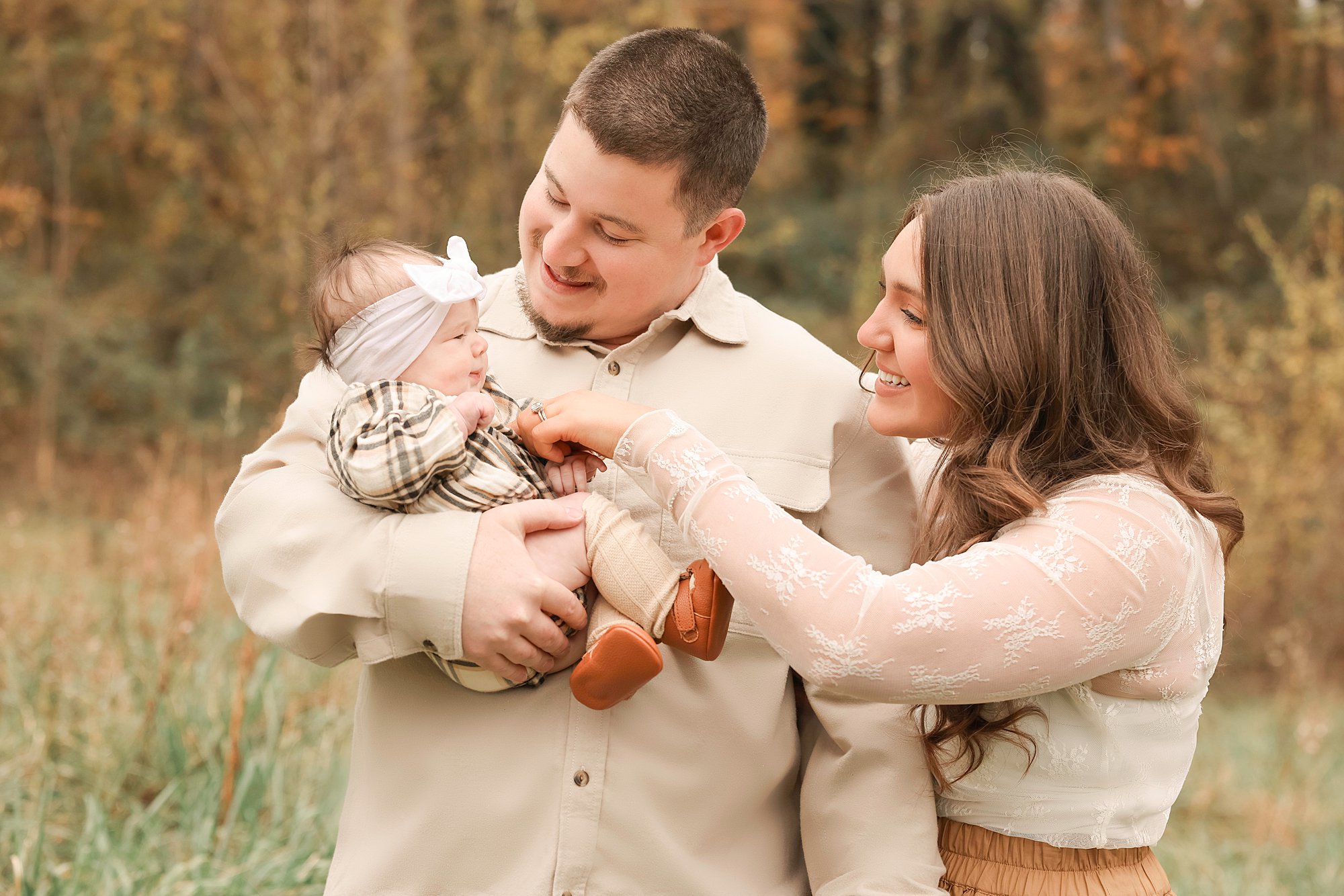 A Guide To Find The Best Outfits For Family Photos : Gracious Life Photography